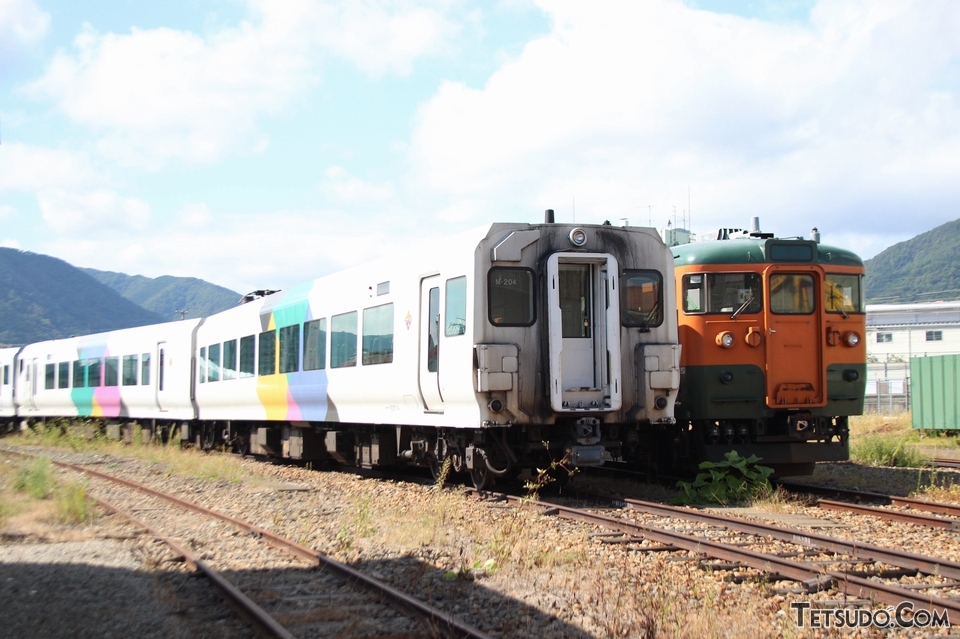 特急「踊り子」「わかしお」から臨時特急まで 首都圏を駆けるJR東日本の汎用特急車両「E257系」 画像（4/9ページ） - 鉄道コム