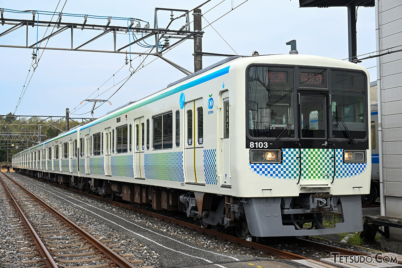 東急9000系、西武での形式名は「7000系」に デザインも「市松模様」に変更 - 鉄道コム